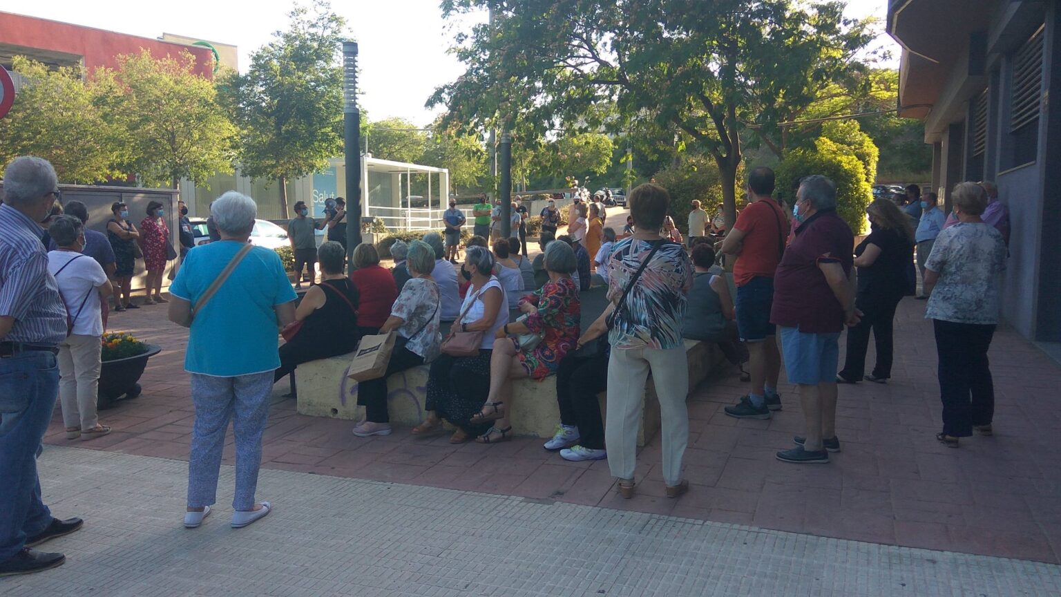 Diverses concentracions reclamen més recursos per a la sanitat pública ...