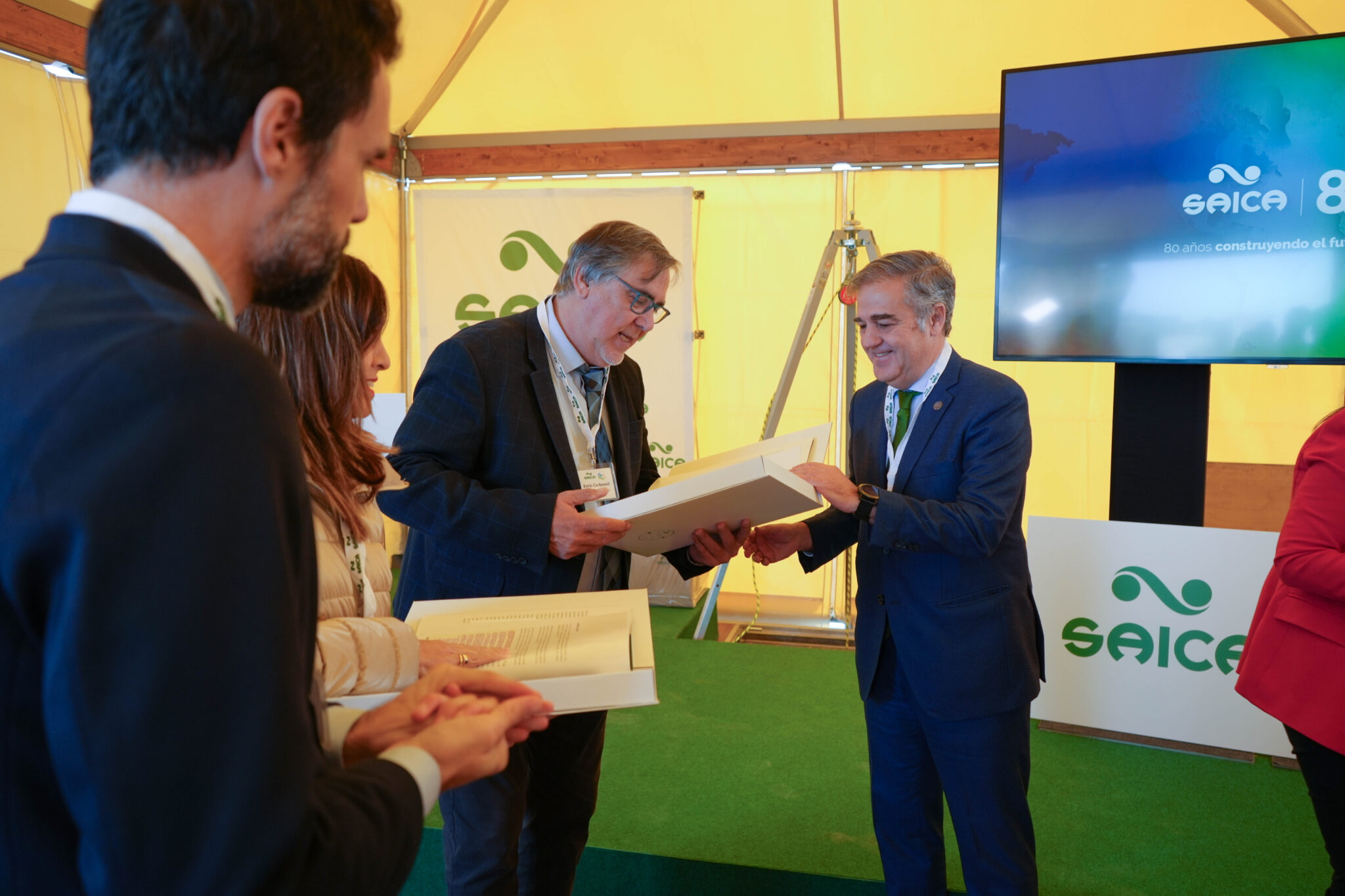 Saica col·loca la primera pedra de la nova planta a Sant Esteve